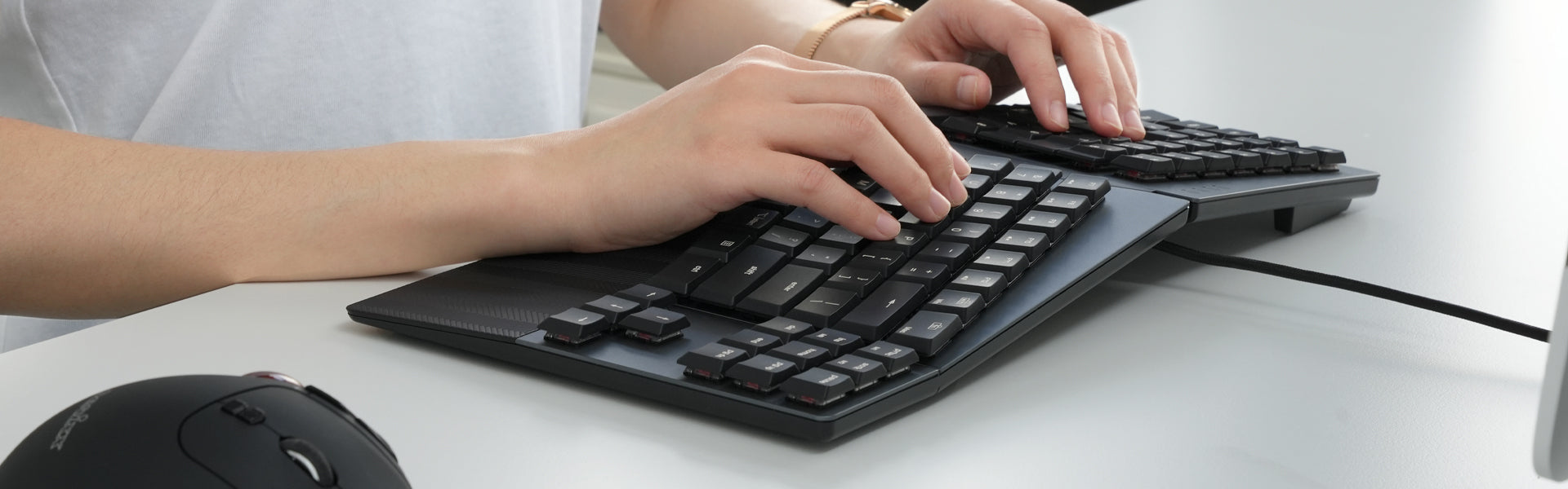 PX-ERGO-Mech PERIBOARD-535 フルサイズ・メカニカル・エルゴノミクスキーボード 英語配列 – Perixx Japan